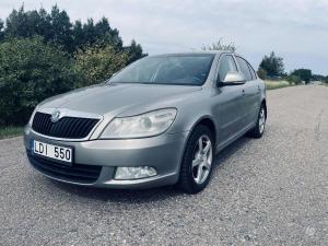 Skoda Octavia 2010 in Vilnius on AUTOMOTO.COM.LV Grey Skoda Octavia 2010 in Vilnius, with an engine capacity of 1.90 L and mileage of 308 thousand km for 950 €, photo 1 on AUTOMOTO.COM.LV