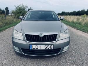Grey Skoda Octavia 2010 in Vilnius, with an engine capacity of 1.90 L and mileage of 308 thousand km for 950 €, photo 3 on AUTOMOTO.COM.LV