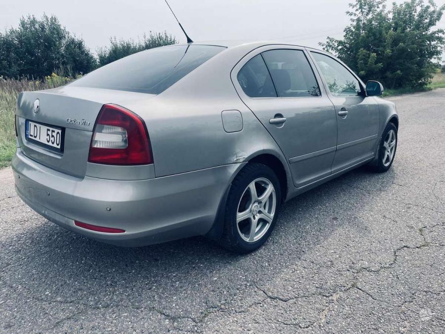 Grey Skoda Octavia 2010 in Vilnius, with an engine capacity of 1.90 L and mileage of 308 thousand km for 950 €, photo 5 on AUTOMOTO.COM.LV