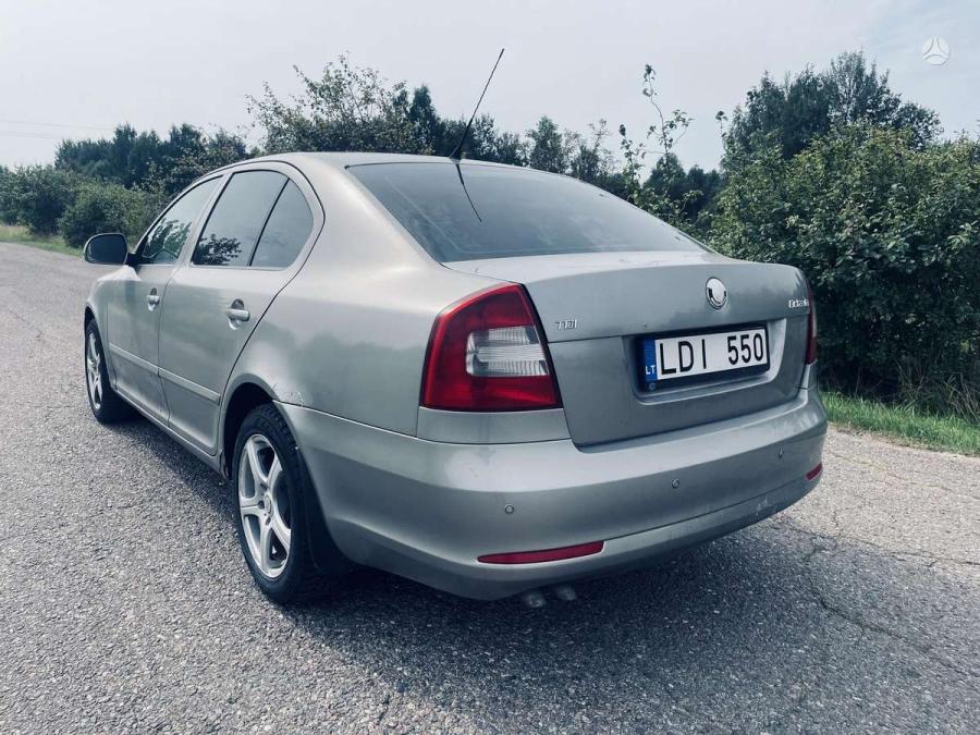 Grey Skoda Octavia 2010 in Vilnius, with an engine capacity of 1.90 L and mileage of 308 thousand km for 950 €, photo 6 on AUTOMOTO.COM.LV