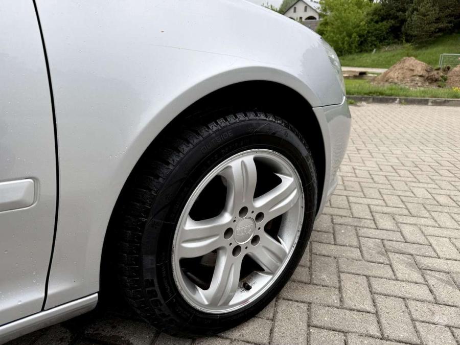 Grey Skoda Octavia 2011 in Vilnius, with an engine capacity of 0.00 L and mileage of 243 thousand km for 3200 €, photo 8 on AUTOMOTO.COM.LV