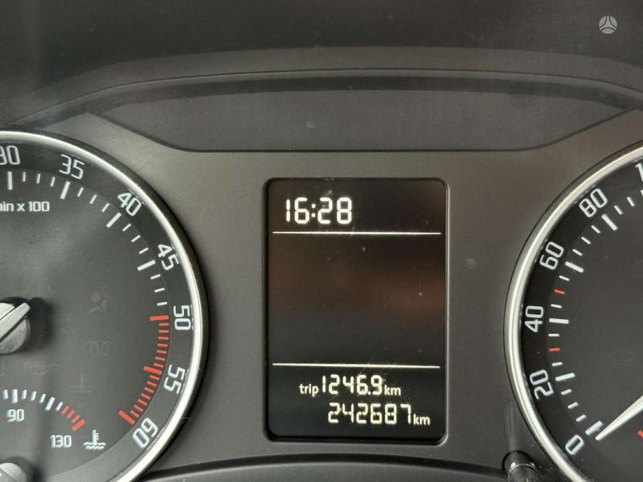 Grey Skoda Octavia 2011 in Vilnius, with an engine capacity of 0.00 L and mileage of 243 thousand km for 3200 €, photo 17 on AUTOMOTO.COM.LV