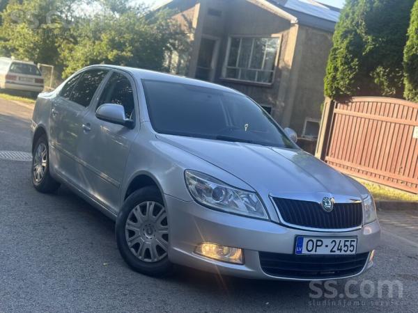 Pelēks Skoda Octavia 2011 Rīga, ar dzinēja tilpumu 1.60 L un nobraukumu 268 tūkst. km par 2150 €, foto 1 vietnē AUTOMOTO.COM.LV