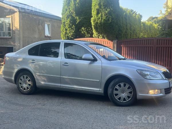 Pelēks Skoda Octavia 2011 Rīga, ar dzinēja tilpumu 1.60 L un nobraukumu 268 tūkst. km par 2150 €, foto 3 vietnē AUTOMOTO.COM.LV