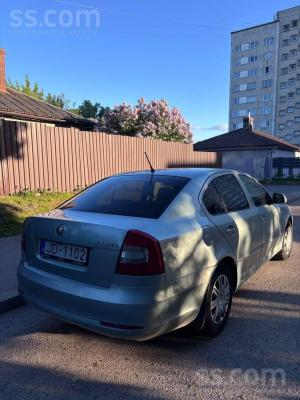 Pelēks Skoda Octavia 2012 Rīga, ar dzinēja tilpumu 1.60 L un nobraukumu 475 tūkst. km par 2600 €, foto 4 vietnē AUTOMOTO.COM.LV
