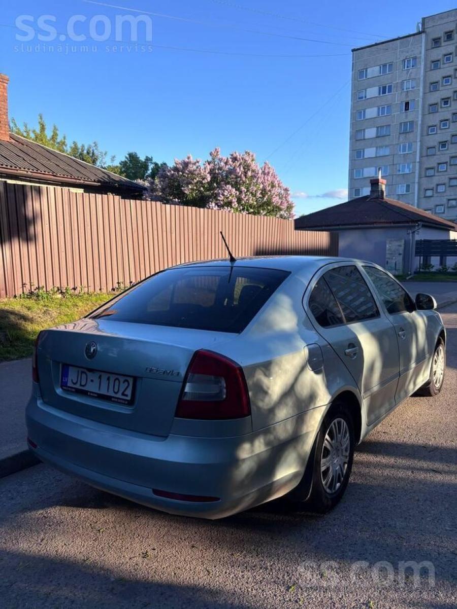 Pelēks Skoda Octavia 2012 Rīga, ar dzinēja tilpumu 1.60 L un nobraukumu 475 tūkst. km par 2600 €, foto 4 vietnē AUTOMOTO.COM.LV