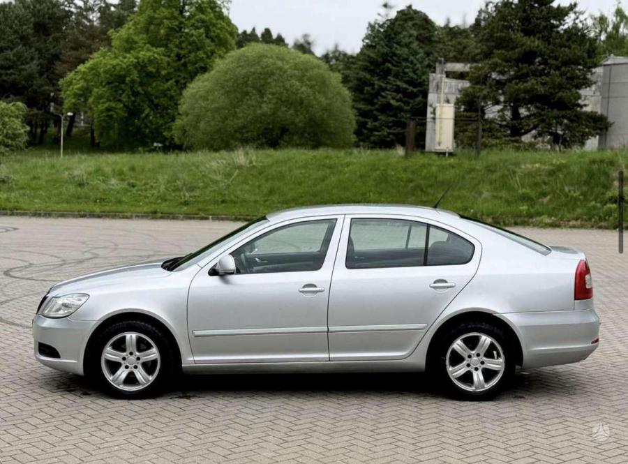 Pelēks Skoda Octavia 2012 Viļņa, ar dzinēja tilpumu 0.00 L un nobraukumu 243 tūkst. km par 3450 €, foto 6 vietnē AUTOMOTO.COM.LV