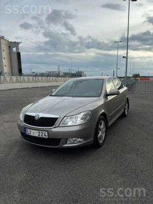 Grey Skoda Octavia 2012 in Riga, with an engine capacity of 1.60 L and mileage of 281 thousand km for 3950 €, photo  on AUTOMOTO.COM.LV