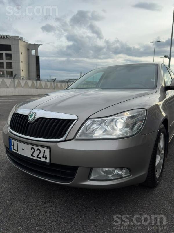 Grey Skoda Octavia 2012 in Riga, with an engine capacity of 1.60 L and mileage of 281 thousand km for 3950 €, photo 2 on AUTOMOTO.COM.LV