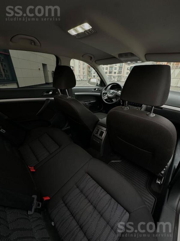 Grey Skoda Octavia 2012 in Riga, with an engine capacity of 1.60 L and mileage of 281 thousand km for 3950 €, photo 3 on AUTOMOTO.COM.LV
