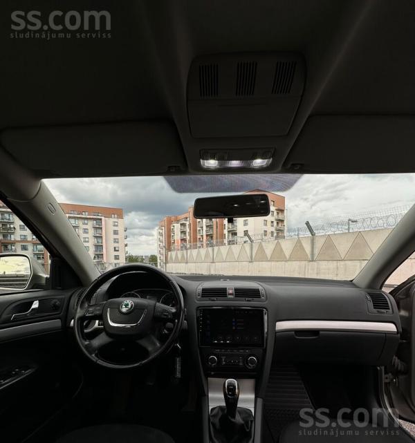 Grey Skoda Octavia 2012 in Riga, with an engine capacity of 1.60 L and mileage of 281 thousand km for 3950 €, photo 4 on AUTOMOTO.COM.LV