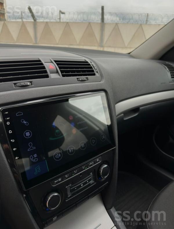Grey Skoda Octavia 2012 in Riga, with an engine capacity of 1.60 L and mileage of 281 thousand km for 3950 €, photo 5 on AUTOMOTO.COM.LV