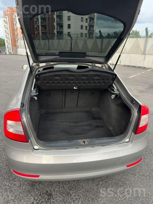 Grey Skoda Octavia 2012 in Riga, with an engine capacity of 1.60 L and mileage of 281 thousand km for 3950 €, photo 7 on AUTOMOTO.COM.LV