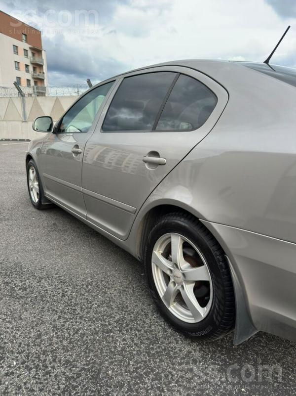 Grey Skoda Octavia 2012 in Riga, with an engine capacity of 1.60 L and mileage of 281 thousand km for 3950 €, photo 8 on AUTOMOTO.COM.LV