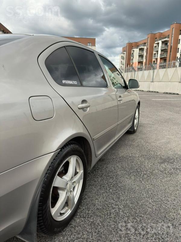 Grey Skoda Octavia 2012 in Riga, with an engine capacity of 1.60 L and mileage of 281 thousand km for 3950 €, photo 9 on AUTOMOTO.COM.LV
