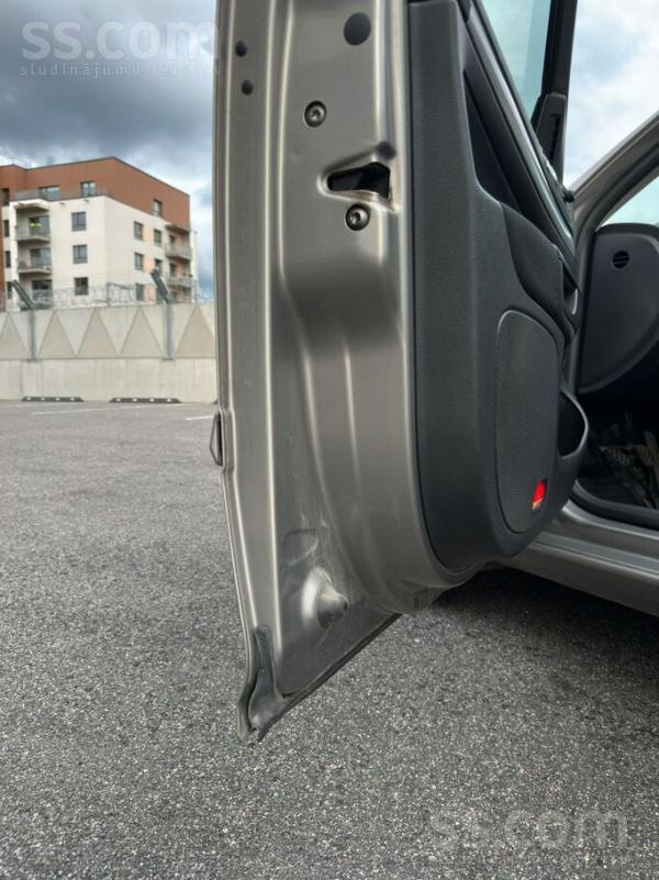 Grey Skoda Octavia 2012 in Riga, with an engine capacity of 1.60 L and mileage of 281 thousand km for 3950 €, photo 10 on AUTOMOTO.COM.LV