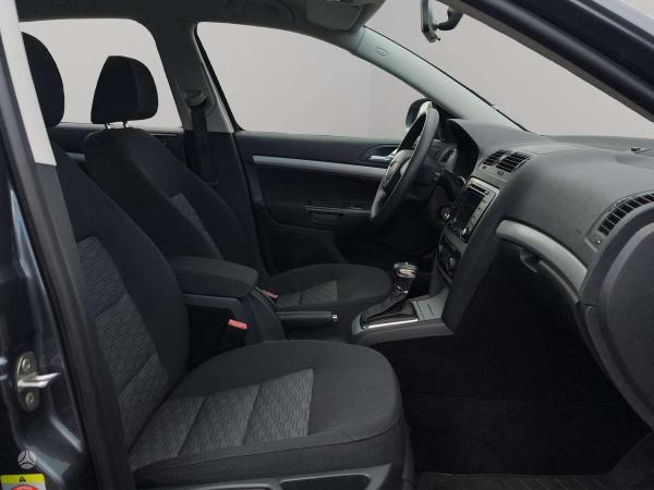 Grey Skoda Octavia 2012 in Vilnius, with an engine capacity of 1.80 L and mileage of 206 thousand km for 5999 €, photo 8 on AUTOMOTO.COM.LV