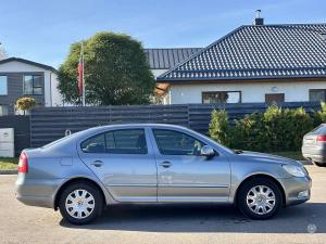Grey Skoda Octavia 2012 in Vilnius, with an engine capacity of 1.60 L and mileage of 330 thousand km for 2400 €, photo 7 on AUTOMOTO.COM.LV