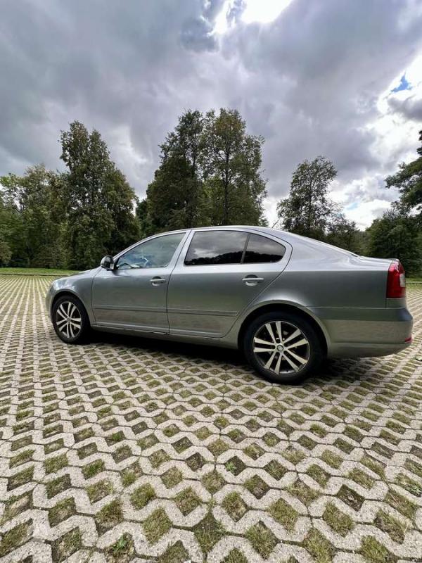 Grey Skoda Octavia 2012 in Vilnius, with an engine capacity of 1.97 L and mileage of 292 thousand km for 3490 €, photo 3 on AUTOMOTO.COM.LV