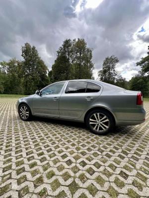 Grey Skoda Octavia 2012 in Vilnius, with an engine capacity of 1.97 L and mileage of 292 thousand km for 3490 €, photo 3 on AUTOMOTO.COM.LV