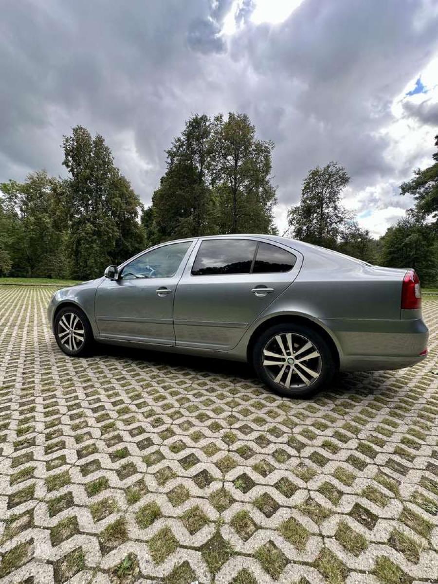 Grey Skoda Octavia 2012 in Vilnius, with an engine capacity of 1.97 L and mileage of 292 thousand km for 3490 €, photo 3 on AUTOMOTO.COM.LV