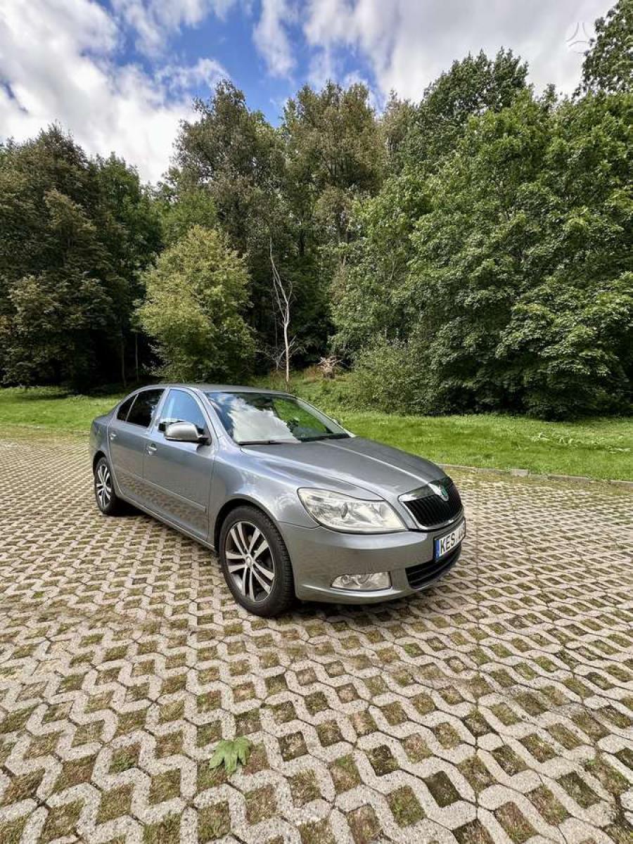 Grey Skoda Octavia 2012 in Vilnius, with an engine capacity of 1.97 L and mileage of 292 thousand km for 3490 €, photo 5 on AUTOMOTO.COM.LV