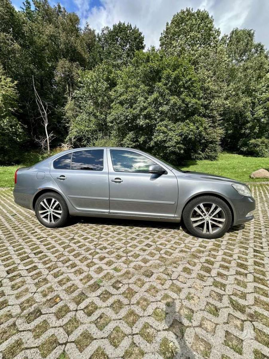 Grey Skoda Octavia 2012 in Vilnius, with an engine capacity of 1.97 L and mileage of 292 thousand km for 3490 €, photo 7 on AUTOMOTO.COM.LV