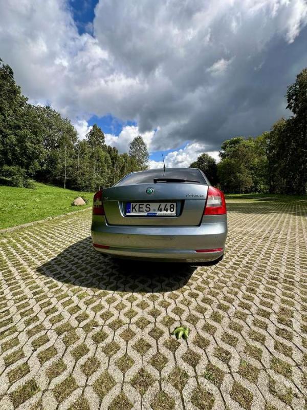 Grey Skoda Octavia 2012 in Vilnius, with an engine capacity of 1.97 L and mileage of 292 thousand km for 3490 €, photo 8 on AUTOMOTO.COM.LV