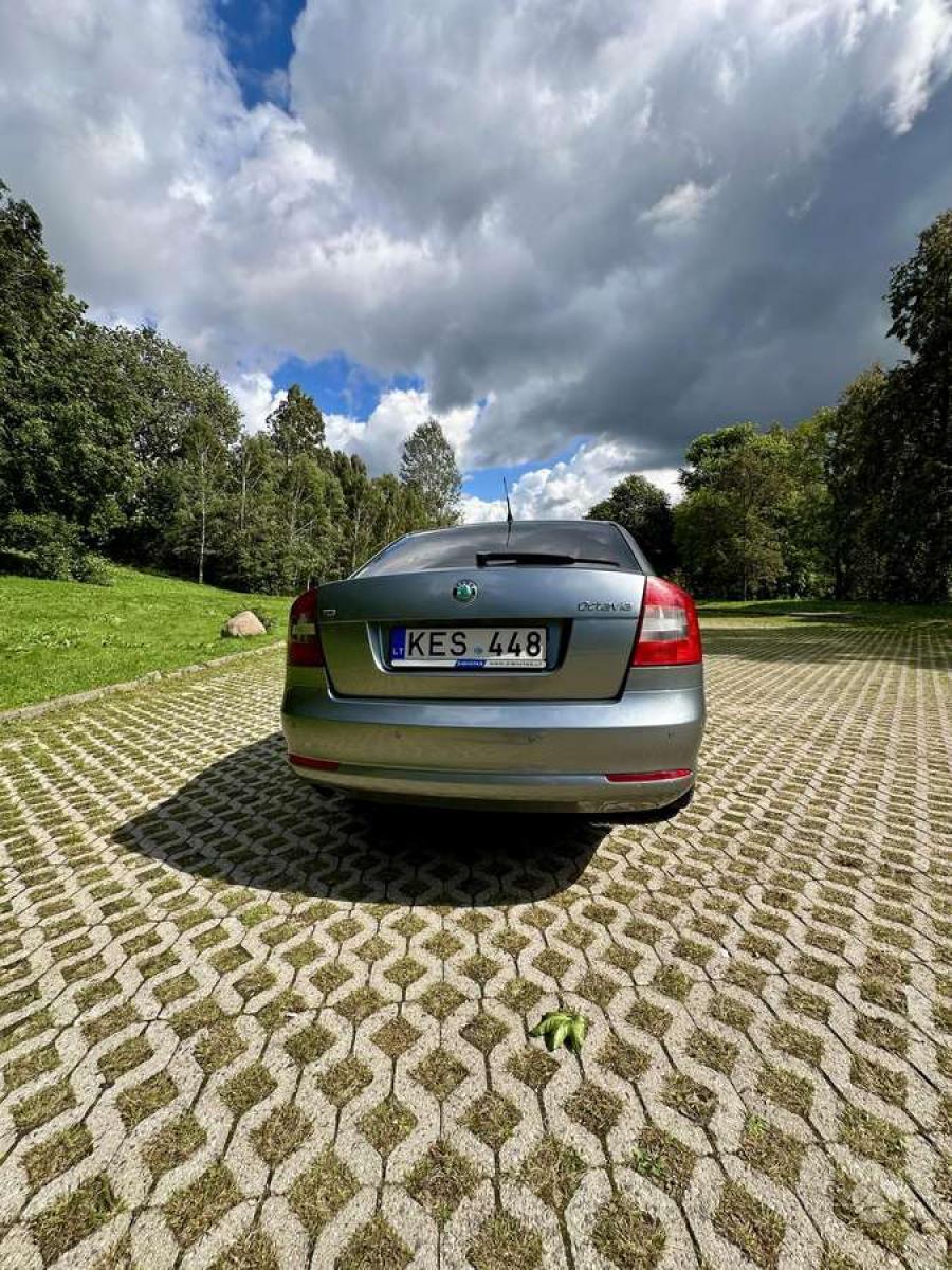 Grey Skoda Octavia 2012 in Vilnius, with an engine capacity of 1.97 L and mileage of 292 thousand km for 3490 €, photo 8 on AUTOMOTO.COM.LV