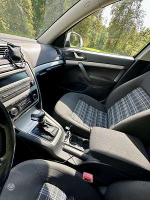 Grey Skoda Octavia 2012 in Vilnius, with an engine capacity of 1.97 L and mileage of 292 thousand km for 3490 €, photo 9 on AUTOMOTO.COM.LV