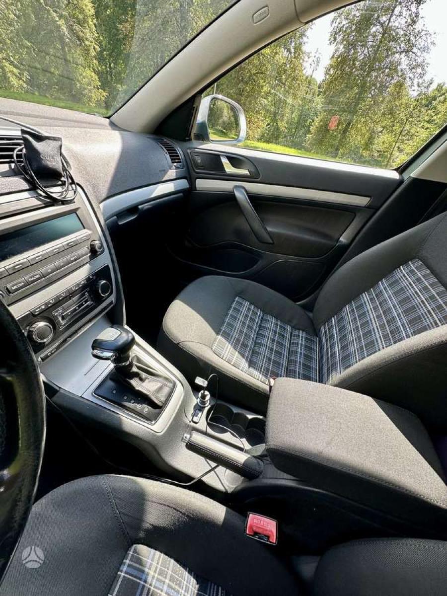 Grey Skoda Octavia 2012 in Vilnius, with an engine capacity of 1.97 L and mileage of 292 thousand km for 3490 €, photo 9 on AUTOMOTO.COM.LV