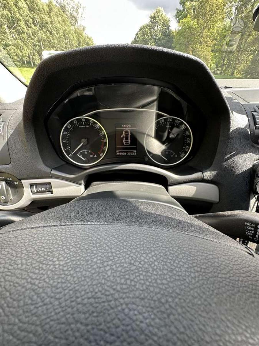 Grey Skoda Octavia 2012 in Vilnius, with an engine capacity of 1.97 L and mileage of 292 thousand km for 3490 €, photo 10 on AUTOMOTO.COM.LV