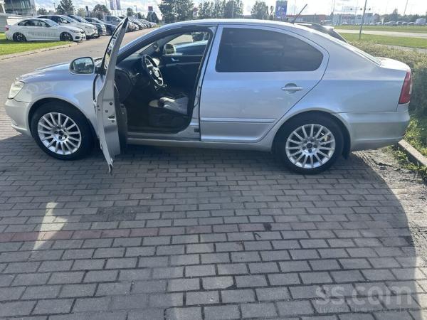 Grey Skoda Octavia 2012 in Riga, with an engine capacity of 2.00 L and mileage of 407 thousand km for 4100 €, photo 4 on AUTOMOTO.COM.LV