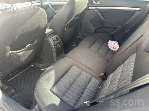 Grey Skoda Octavia 2012 in Riga, with an engine capacity of 2.00 L and mileage of 407 thousand km for 4100 €, photo 7 on AUTOMOTO.COM.LV