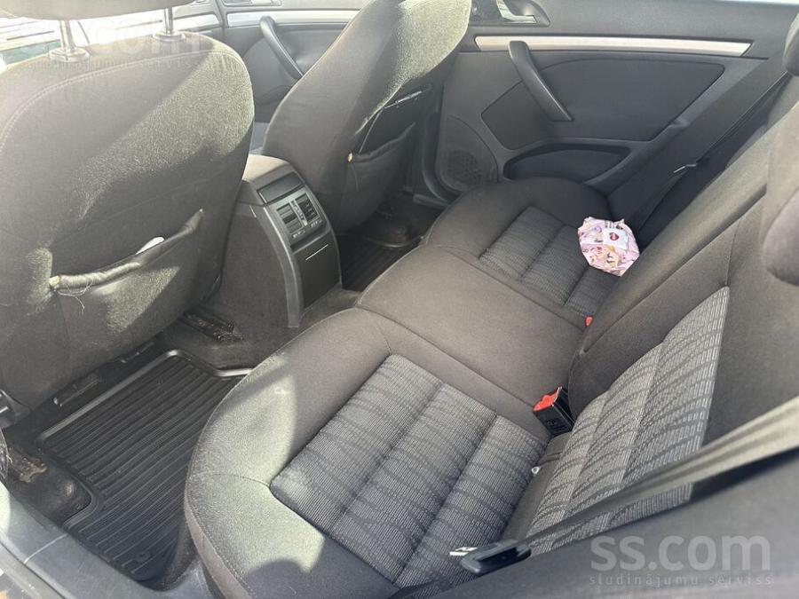 Grey Skoda Octavia 2012 in Riga, with an engine capacity of 2.00 L and mileage of 407 thousand km for 4100 €, photo 7 on AUTOMOTO.COM.LV