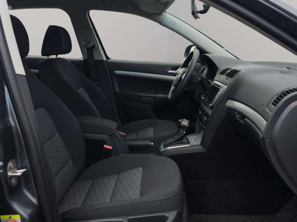 Grey Skoda Octavia 2012 in Vilnius, with an engine capacity of 1.80 L and mileage of 206 thousand km for 5999 €, photo 9 on AUTOMOTO.COM.LV