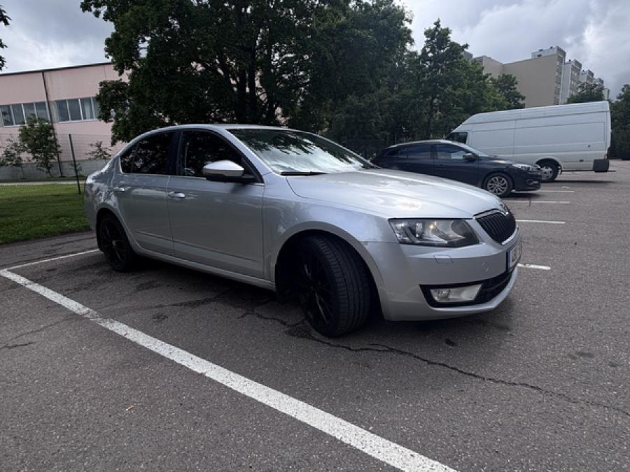 Pelēks Skoda Octavia 2013 Tallina, ar dzinēja tilpumu 1.60 L un nobraukumu 344 tūkst. km par 5000 €, foto 3 vietnē AUTOMOTO.COM.LV