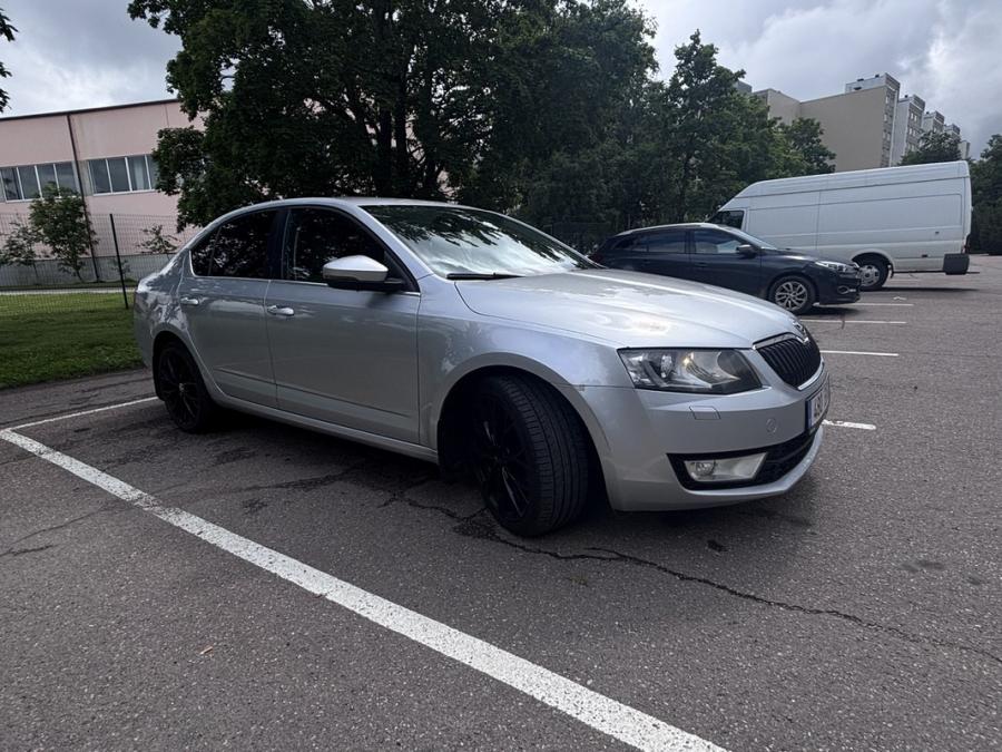 Pelēks Skoda Octavia 2013 Tallina, ar dzinēja tilpumu 1.60 L un nobraukumu 344 tūkst. km par 5000 €, foto 14 vietnē AUTOMOTO.COM.LV