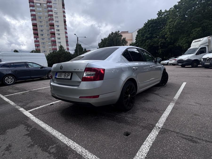 Pelēks Skoda Octavia 2013 Tallina, ar dzinēja tilpumu 1.60 L un nobraukumu 344 tūkst. km par 5000 €, foto 15 vietnē AUTOMOTO.COM.LV