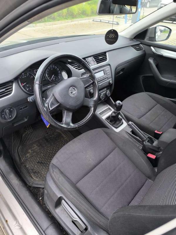 Grey Skoda Octavia 2013 in Vilnius, with an engine capacity of 1.40 L and mileage of 251 thousand km for 3499 €, photo 7 on AUTOMOTO.COM.LV