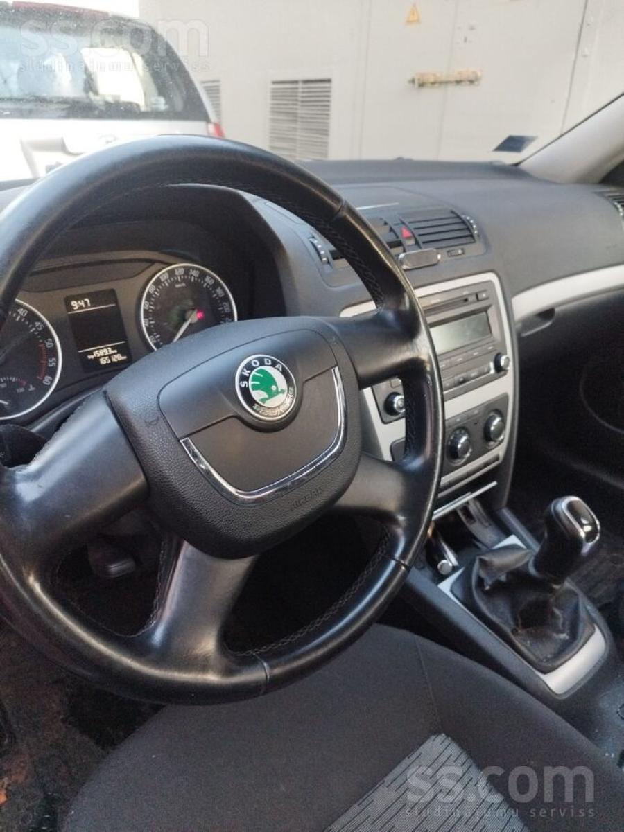 Pelēks Skoda Octavia 2013 Rīga, ar dzinēja tilpumu 1.60 L un nobraukumu 186 tūkst. km par 2500 €, foto 9 vietnē AUTOMOTO.COM.LV