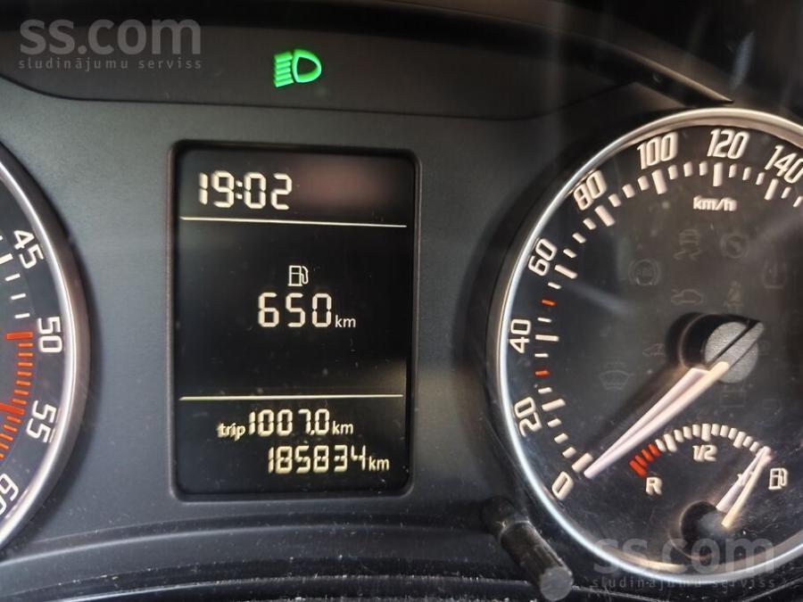 Pelēks Skoda Octavia 2013 Rīga, ar dzinēja tilpumu 1.60 L un nobraukumu 186 tūkst. km par 2500 €, foto 10 vietnē AUTOMOTO.COM.LV
