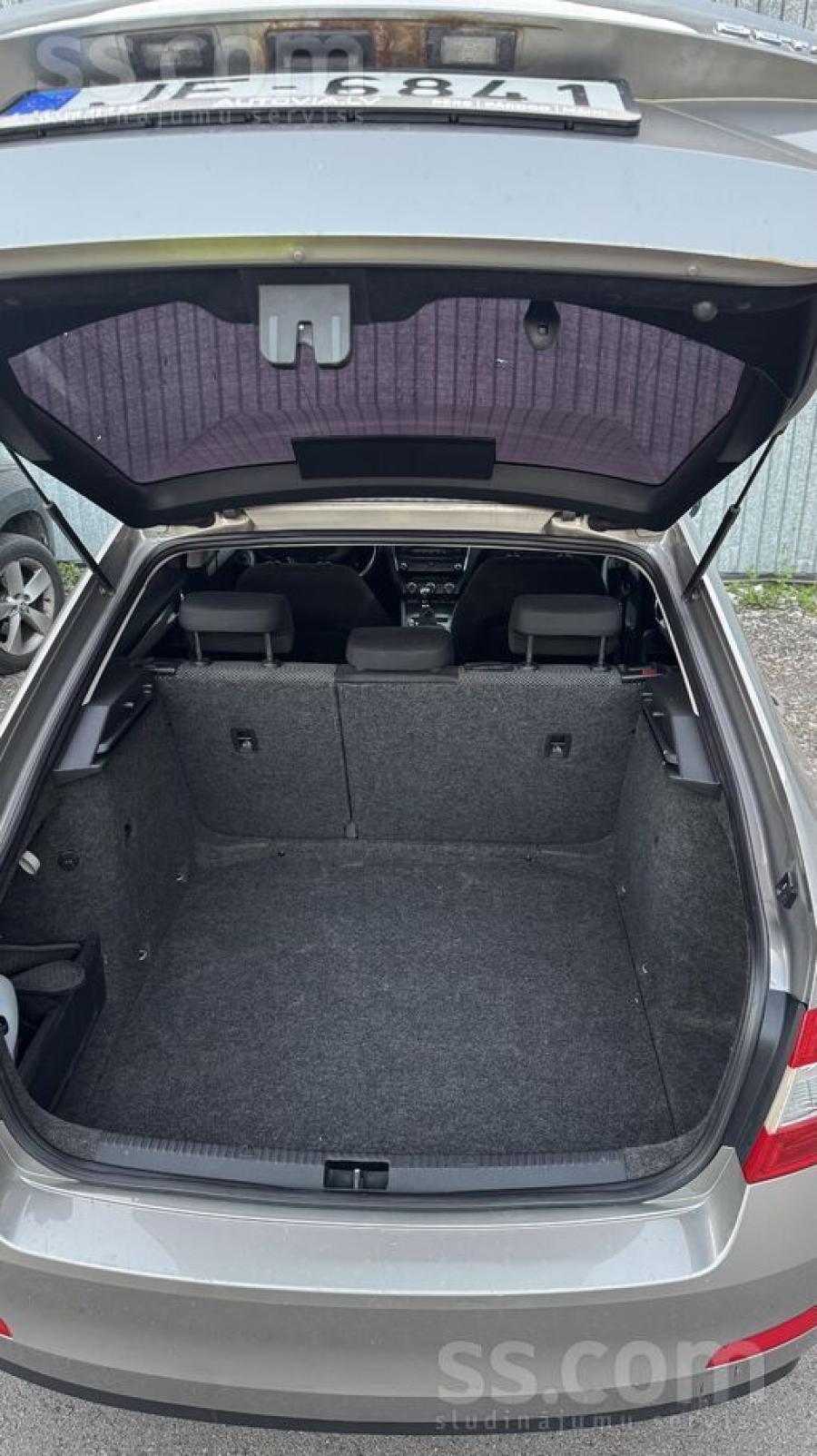 Grey Skoda Octavia 2013 in Riga, with an engine capacity of 1.60 L and mileage of 277 thousand km for 3800 €, photo 9 on AUTOMOTO.COM.LV