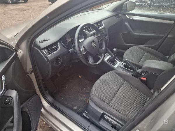 Grey Skoda Octavia 2014 in Klaipeda, with an engine capacity of 1.60 L and mileage of 209 thousand km for 4300 €, photo 8 on AUTOMOTO.COM.LV