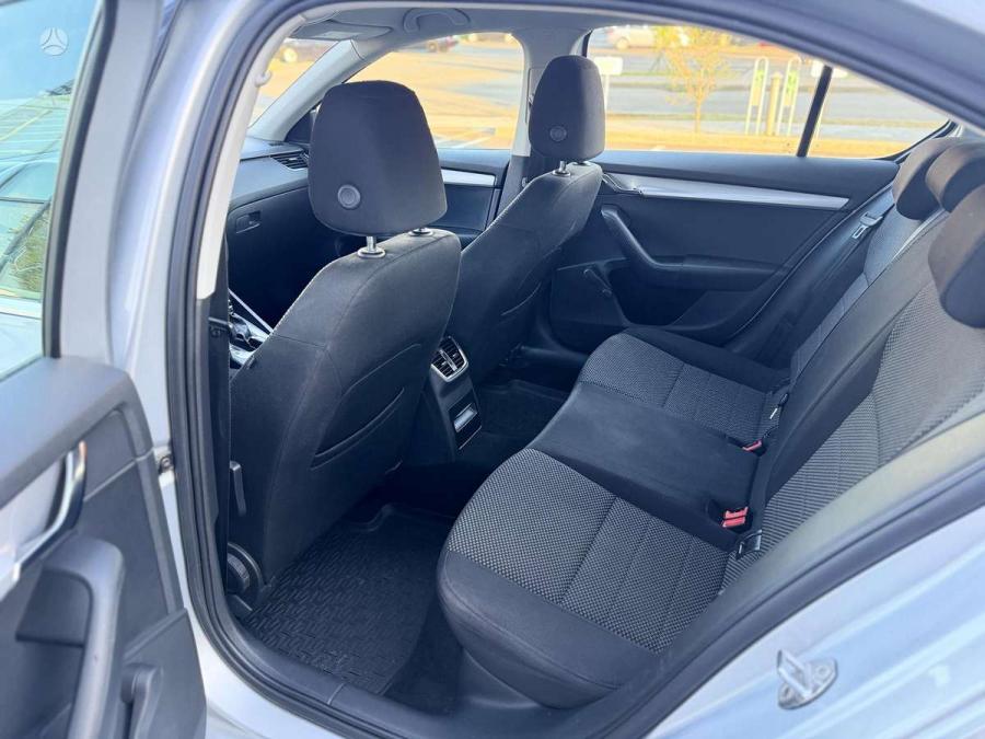 Grey Skoda Octavia 2015 in Vilnius, with an engine capacity of 1.60 L and mileage of 188 thousand km for 7700 €, photo 14 on AUTOMOTO.COM.LV