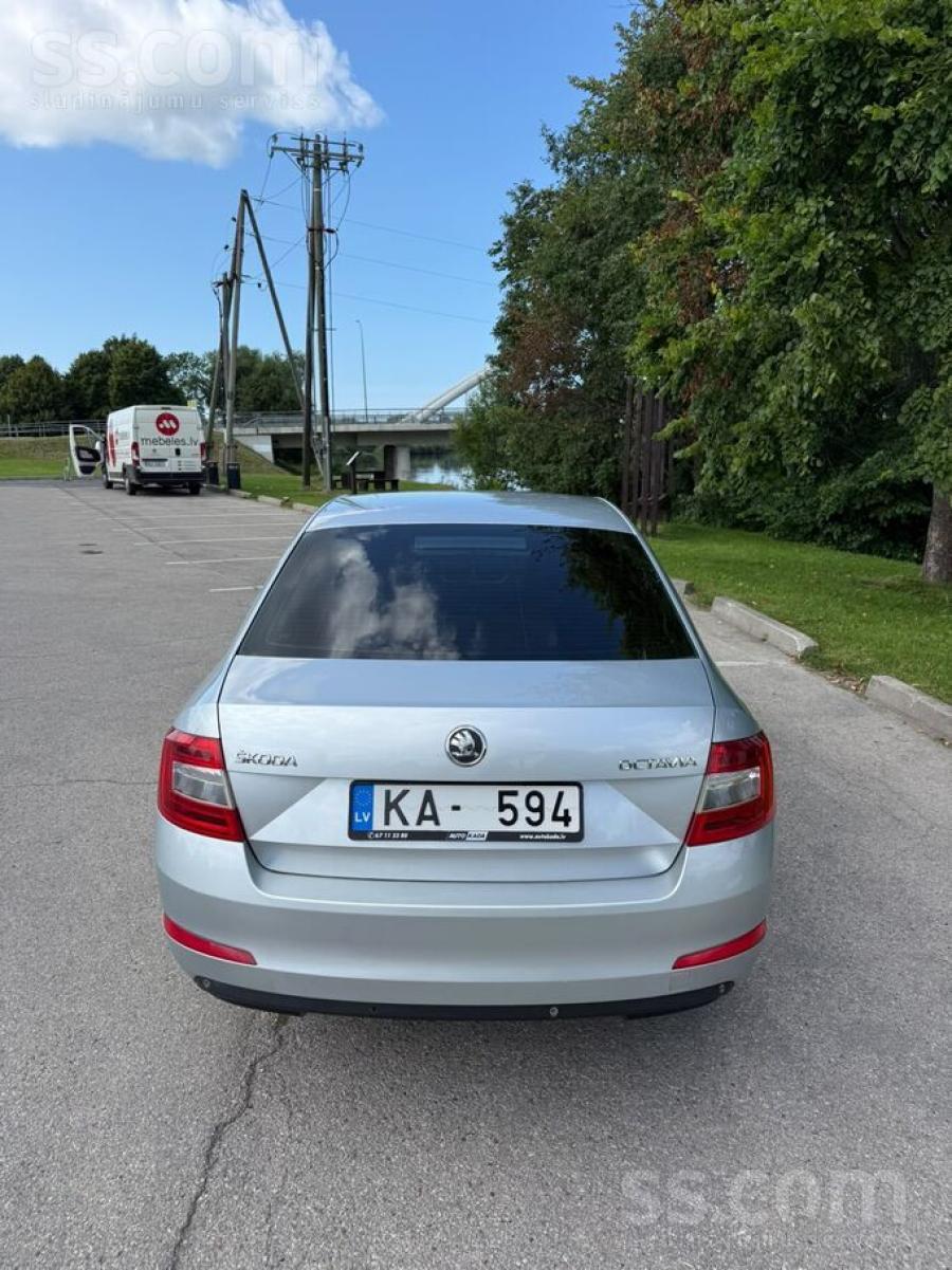 Pelēks Skoda Octavia 2015 Rīga, ar dzinēja tilpumu 2.00 L un nobraukumu 182 tūkst. km par 8490 €, foto 4 vietnē AUTOMOTO.COM.LV