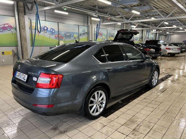 Pelēks Skoda Octavia 2016 Viļņa, ar dzinēja tilpumu 2.00 L un nobraukumu 240 tūkst. km par 6750 €, foto 3 vietnē AUTOMOTO.COM.LV