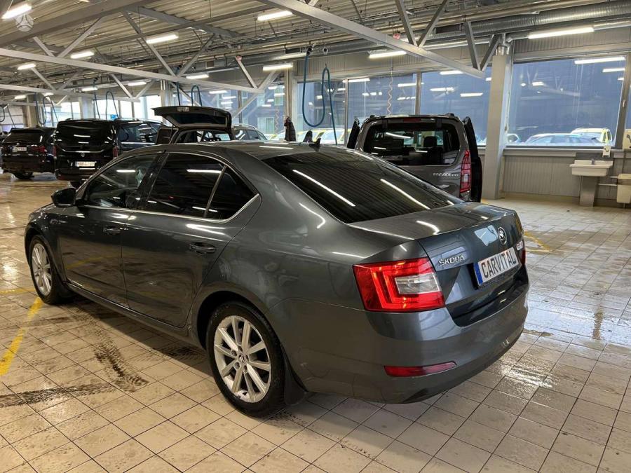 Grey Skoda Octavia 2016 in Vilnius, with an engine capacity of 2.00 L and mileage of 240 thousand km for 6750 €, photo 8 on AUTOMOTO.COM.LV