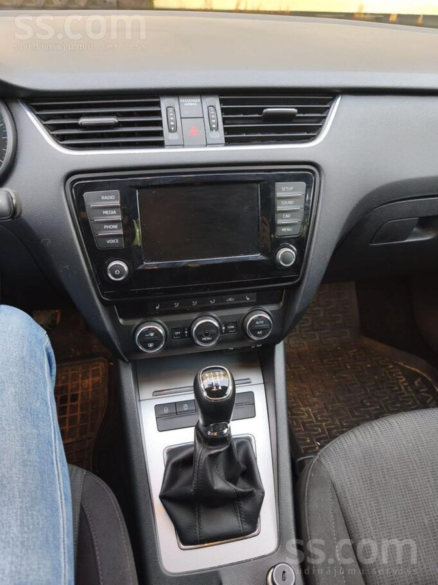 Grey Skoda Octavia 2016 in Riga, with an engine capacity of 1.60 L and mileage of 254 thousand km for 5000 €, photo 12 on AUTOMOTO.COM.LV