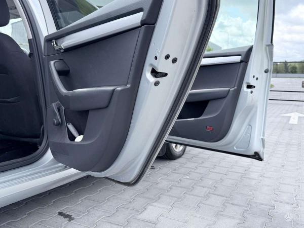 Grey Skoda Octavia 2016 in Vilnius, with an engine capacity of 1.40 L and mileage of 236 thousand km for 6500 €, photo 6 on AUTOMOTO.COM.LV